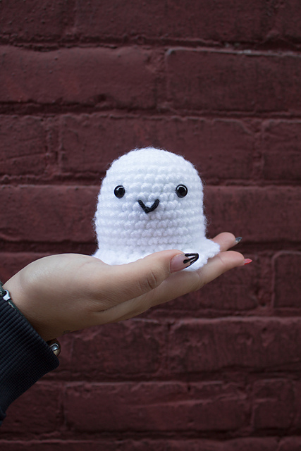 Ravelry: Amigurumi Cartoon Ghost pattern by Kendall Waltz