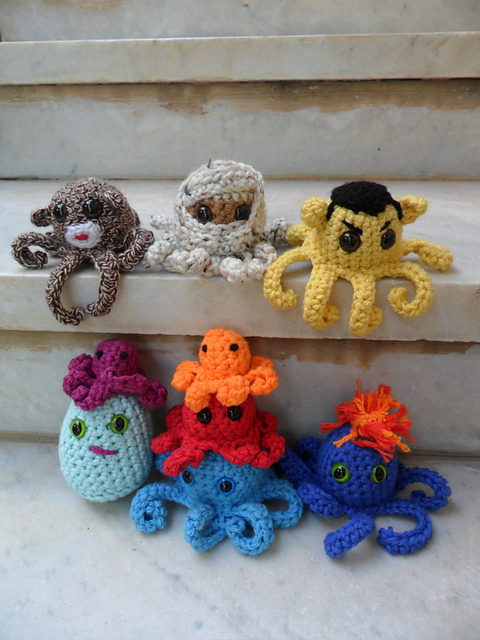 Ravelry: An Octet of Octopodes (Octopus) pattern by Jenn Lovecurry