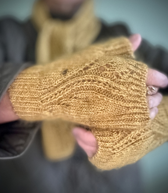 Ravelry: Lua Mitts pattern by loveknit.nl