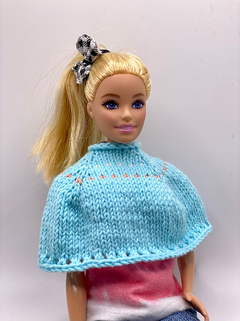 Ravelry: Cozy Cape pattern by Evelyn Chiu