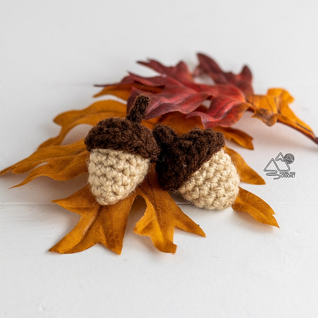 Ravelry: Mini Fall Decor Pieces pattern by Lindsey Dale
