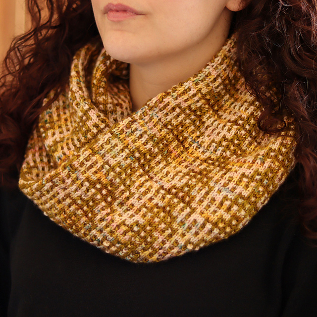Ravelry: Crest Cowl pattern by Lucinda Makes