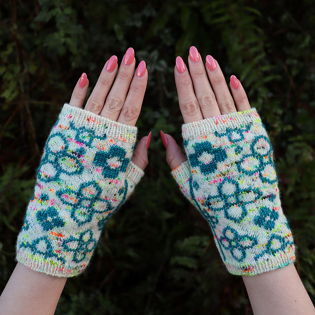 Ravelry: Flower Bed Mitts pattern by Lucinda Makes