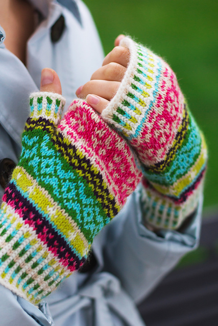 Ravelry: Gretta Mitts pattern by Tanis Gray