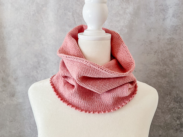 Ravelry: Knotted Cozy Cowl Sportweight pattern by Erin Dunlap