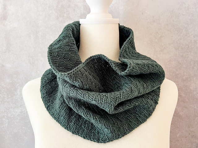 Ravelry: Chevron Gaiter/Cowl pattern by Erin Dunlap