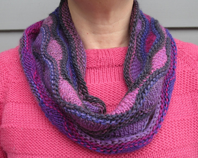 Ravelry: Lizard Ridge Cowl pattern by Janis Witkins