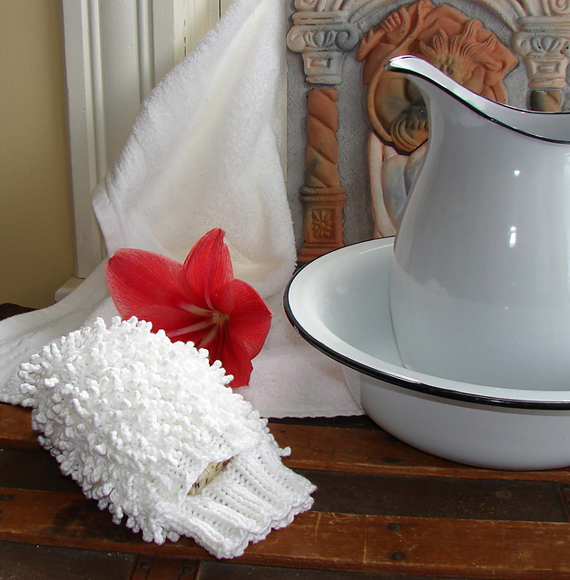 Ravelry: Puli Stitch Bath Mitt pattern by Lynda McArdell