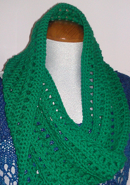 Ravelry: Twisted Cowl pattern by Kalysa S France