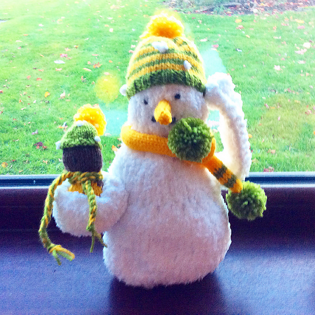 Ravelry: Snowmen pattern by Sue Jobson