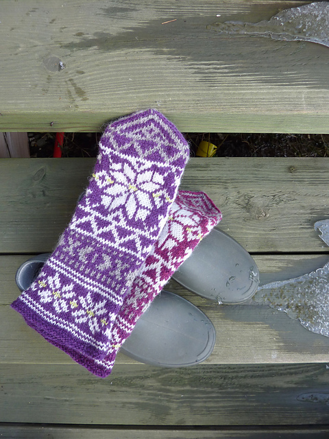 Ravelry: Pia pattern by Solveig Larsson