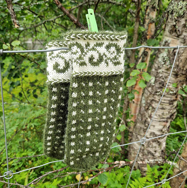 Ravelry: Nordlendervotter / Nordic mittens pattern by MaBe