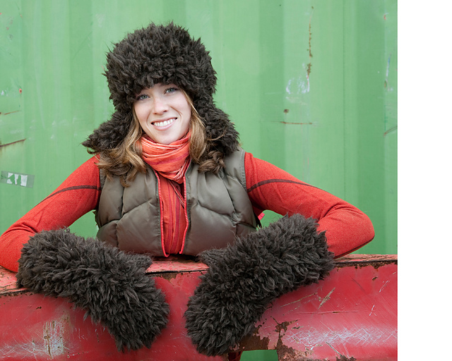 Ravelry: # 115 Fur Hat and Mittens pattern by Leslie Scanlon