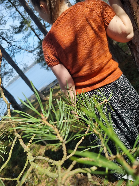 Ravelry: MarlaTEE pattern by Laura Wiik