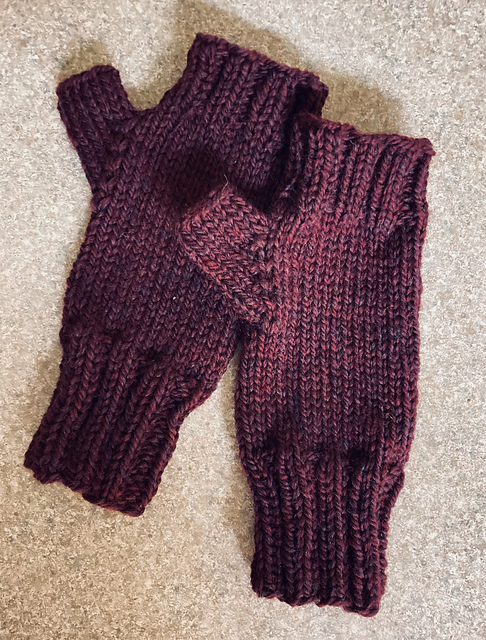 Ravelry: Ribbed Fingerless Mittens pattern by Amber Harrison