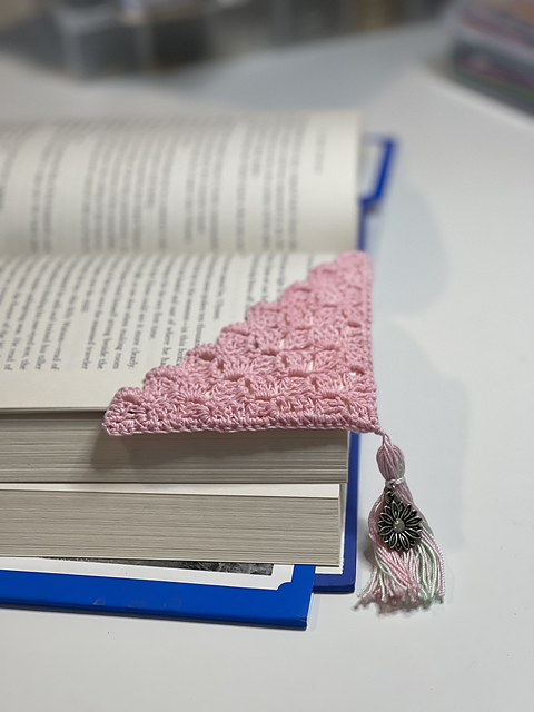 Ravelry: Lace Corner Bookmark pattern by Maggie Gruening