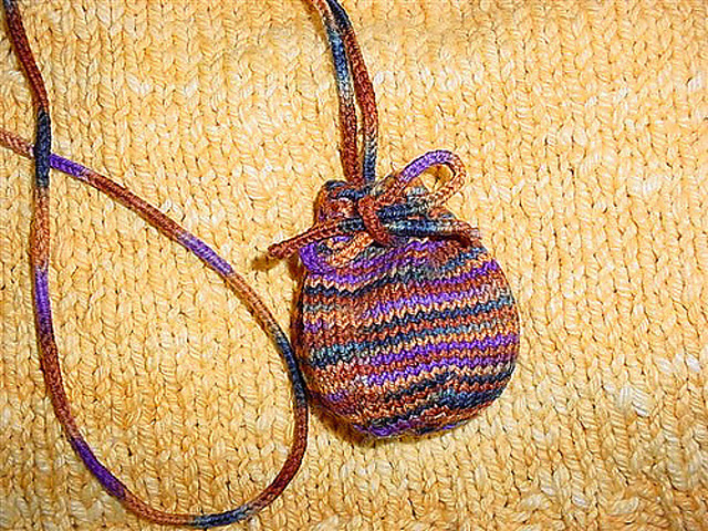 Ravelry: Amulet Pouch pattern by Maggie Luongo