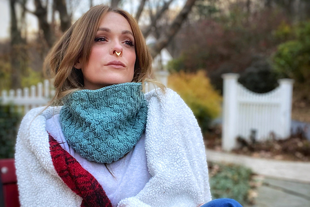 Ravelry: Reilly Cowl pattern by Dami Hunter