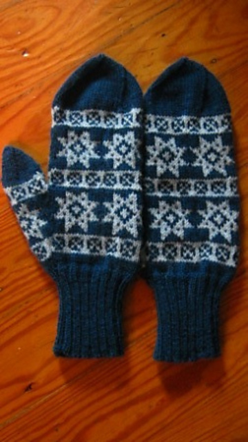 Ravelry: Mitones pattern by Marcia Lewandowski