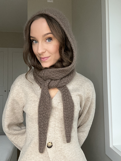 Ravelry: Amelia Hooded Scarf pattern by MÁIRE by Maria