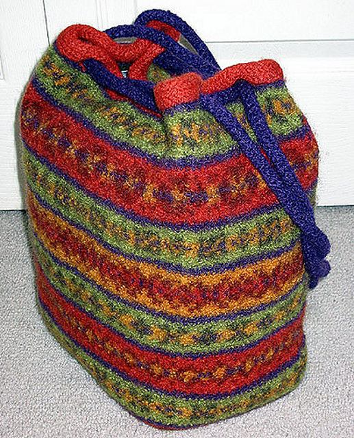 Ravelry: Felted tote with Fair Isle patterns pattern by Mairi McKissock