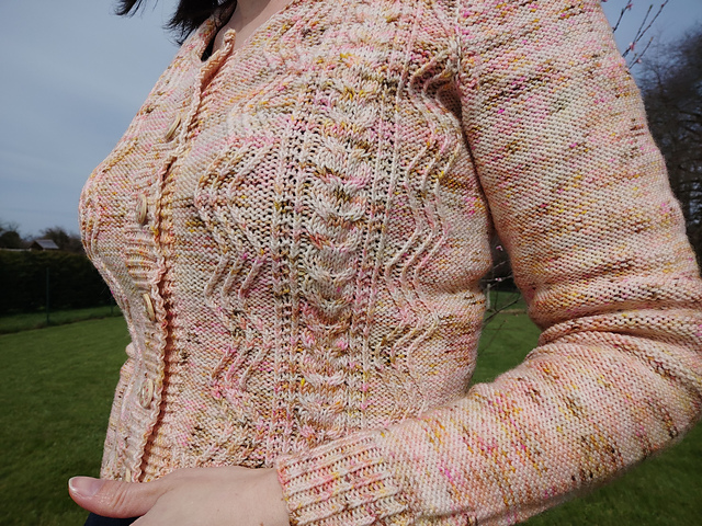 Ravelry: Bellis cardigan pattern by coraline kerisit