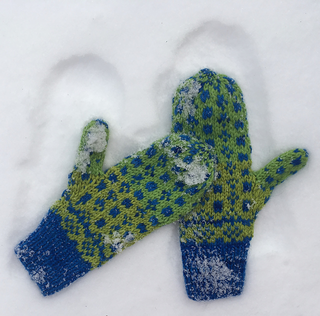 Ravelry: Snowy Blizzard Mittens pattern by bunnymuff - Mona Zillah