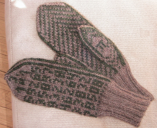 Ravelry: Pi Mittens pattern by Tonks