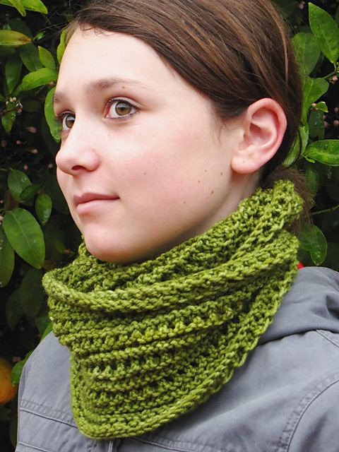 Ravelry: Emerald Isle Cowl pattern by Linda Dawkins