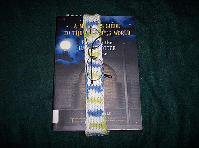 Ravelry: Bookmark Pen Holder pattern by Sarah Elizabeth
