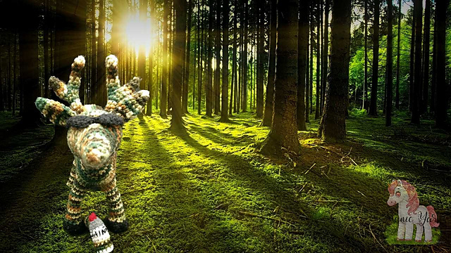 Ravelry: Invisi Deer and His Spray Paint pattern by Manic Yarn