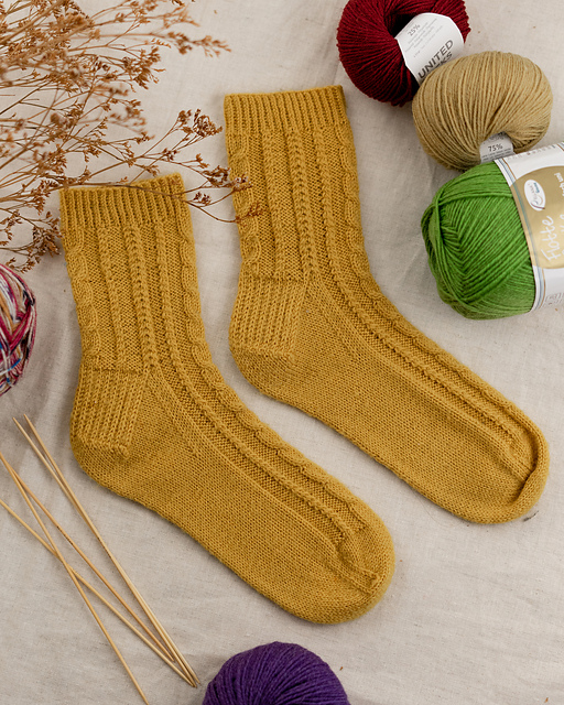Ravelry: Socks Couple pattern by Hollywool store