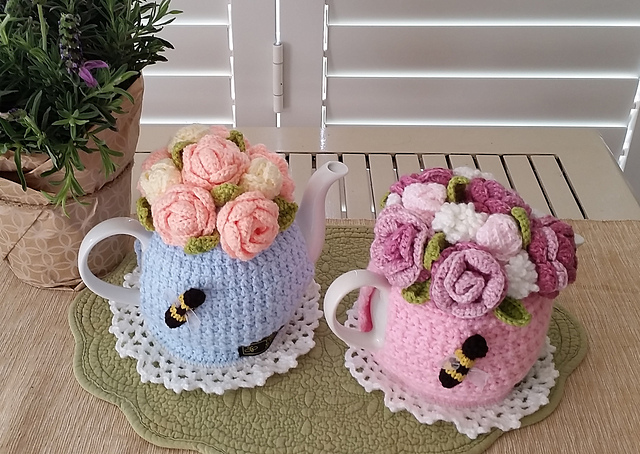Ravelry: Rose Garden Bouquet Tea Cosy pattern by Marcelline Simonotti