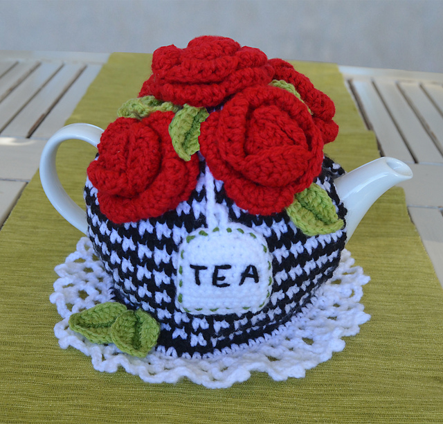Ravelry: Red Roses Tea Cosy pattern by Marcelline Simonotti