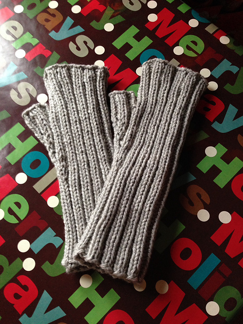 Ravelry: margotgn's Mom's Christmas Mitts