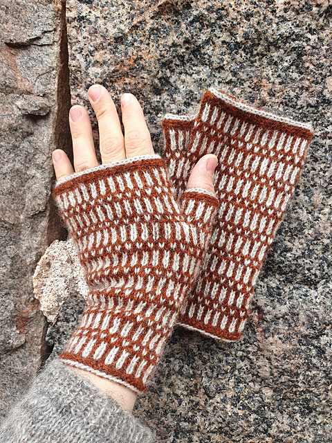 Ravelry: Hage mitts pattern by maria carlander
