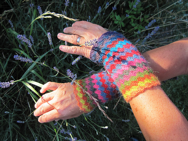 Ravelry: Esta, cuff with Estonian scale pattern pattern by marias garn