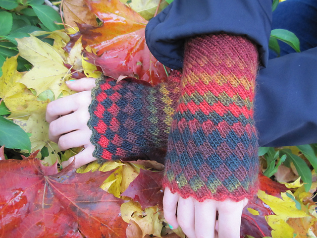 Ravelry: Estrid, cuff with Estonian scale pattern pattern by marias garn