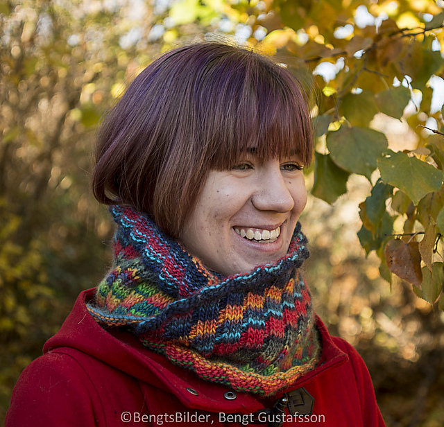 Ravelry: Jutoria, Cowl with Estonian scale pattern (fake Moebius ...