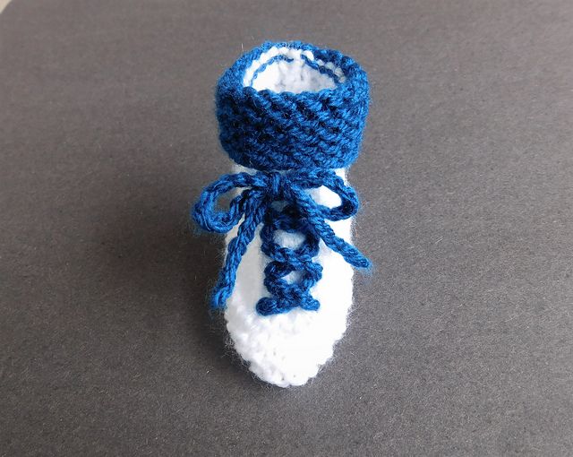 Ravelry: Lace Up Baby Booties pattern by marianna mel