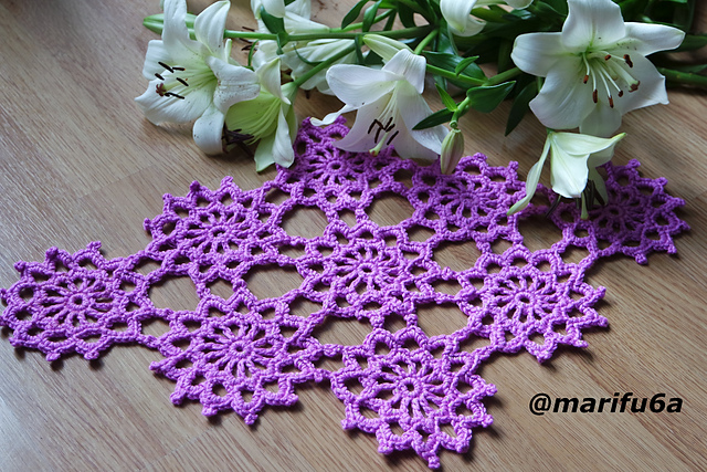 Ravelry: flowers doily runner pattern by Marina Zvirgzdina
