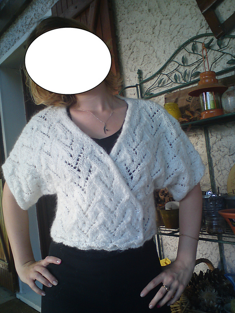 Ravelry: 215 - Cache-coeur ajouré pattern by Bergère de France