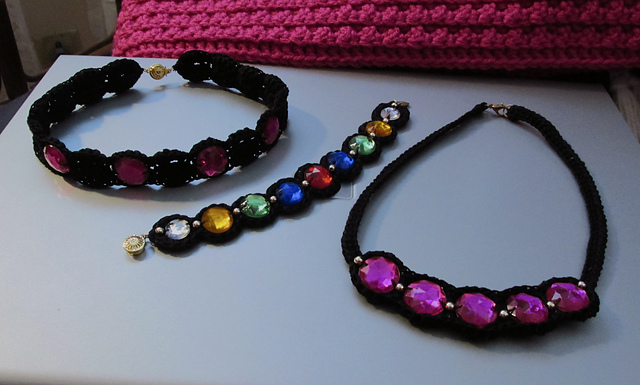 Ravelry: Crocheted Gemstone Jewelry pattern by Ann Roth