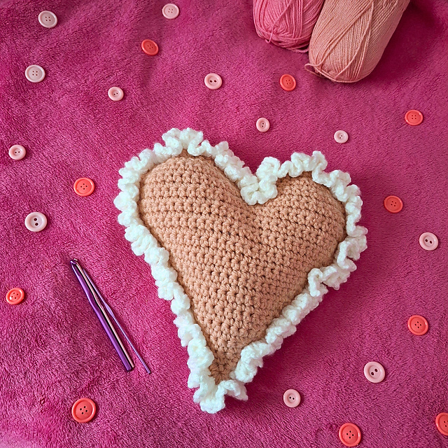 Ravelry: Venus Lounge Pillow pattern by Helena Shank