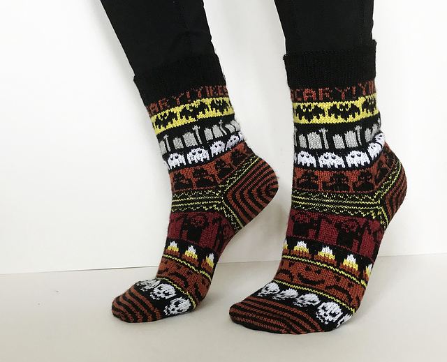 Ravelry: Spooky Socks pattern by Kristen McLaren