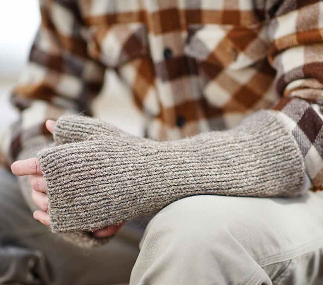 Ravelry: Leading Stoker Edward McKenzie's Mittens pattern by Angharad ...