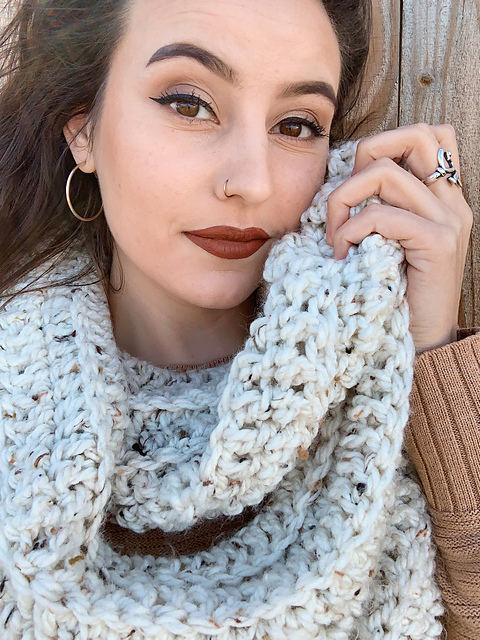 Ravelry: Mockingbird Infinity Scarf pattern by Megan Mock