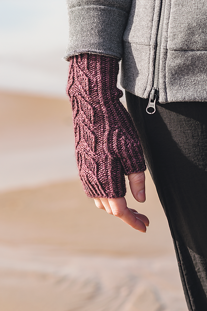 Ravelry: Caswell Bay Fingerless Mitts pattern by Fiona Alice