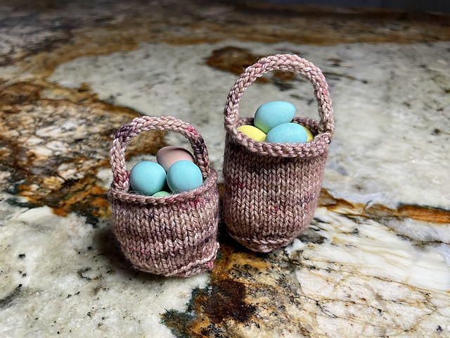 Ravelry: Mini Easter Baskets pattern by Melissa Kozak