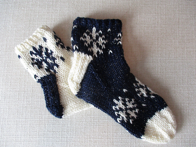 Ravelry: Flurry Socks in Worsted pattern by Melissa Kemmerer